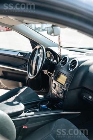 Black Mercedes-Benz ML 320 2009 in Riga, with an engine capacity of 3.00 L and mileage of 350 thousand km for 7400 €, photo 9 on AUTOMOTO.COM.LV