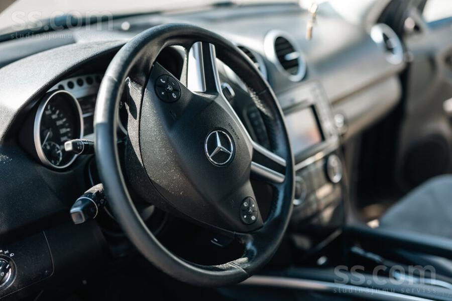 Black Mercedes-Benz ML 320 2009 in Riga, with an engine capacity of 3.00 L and mileage of 350 thousand km for 7400 €, photo 10 on AUTOMOTO.COM.LV