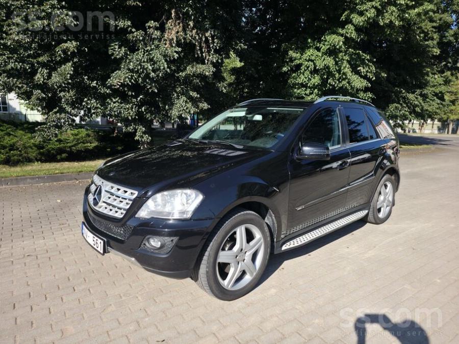Black Mercedes-Benz ML 320 2009 in Ogre, with an engine capacity of 3.00 L and mileage of 372 thousand km for 7900 €, photo 1 on AUTOMOTO.COM.LV