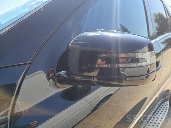 Black Mercedes-Benz ML 320 2009 in Ogre, with an engine capacity of 3.00 L and mileage of 372 thousand km for 7900 €, photo 4 on AUTOMOTO.COM.LV
