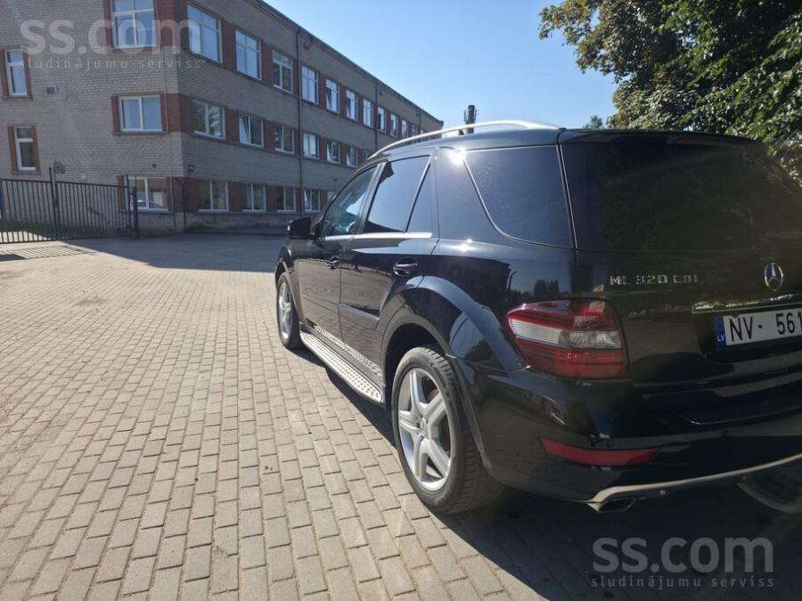 Black Mercedes-Benz ML 320 2009 in Ogre, with an engine capacity of 3.00 L and mileage of 372 thousand km for 7900 €, photo 9 on AUTOMOTO.COM.LV