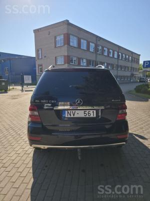 Black Mercedes-Benz ML 320 2009 in Ogre, with an engine capacity of 3.00 L and mileage of 372 thousand km for 7900 €, photo 10 on AUTOMOTO.COM.LV