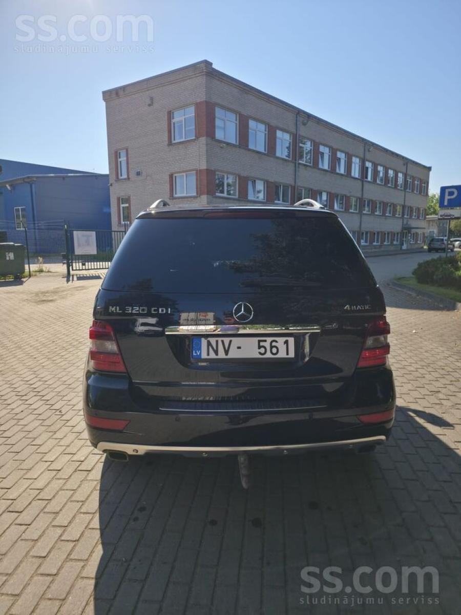 Black Mercedes-Benz ML 320 2009 in Ogre, with an engine capacity of 3.00 L and mileage of 372 thousand km for 7900 €, photo 10 on AUTOMOTO.COM.LV