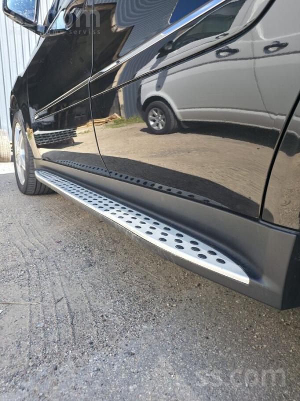 Black Mercedes-Benz ML 320 2009 in Ogre, with an engine capacity of 3.00 L and mileage of 372 thousand km for 7900 €, photo 10 on AUTOMOTO.COM.LV