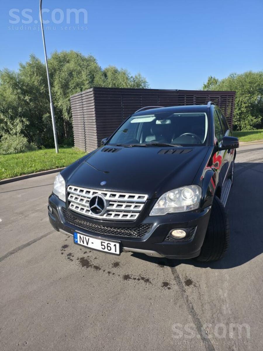 Black Mercedes-Benz ML 320 2009 in Ogre, with an engine capacity of 3.00 L and mileage of 372 thousand km for 7900 €, photo 12 on AUTOMOTO.COM.LV