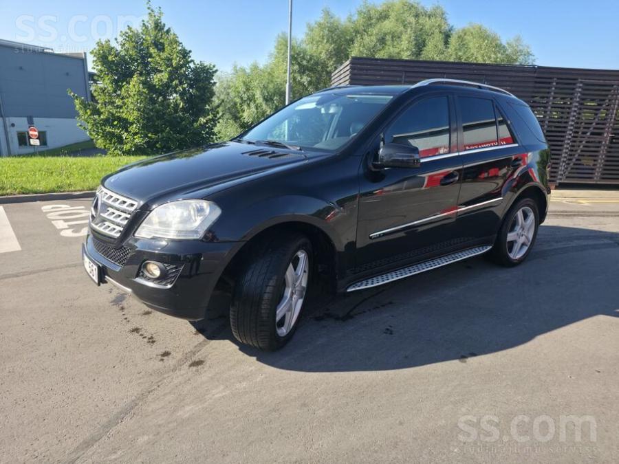 Black Mercedes-Benz ML 320 2009 in Ogre, with an engine capacity of 3.00 L and mileage of 372 thousand km for 7900 €, photo 13 on AUTOMOTO.COM.LV