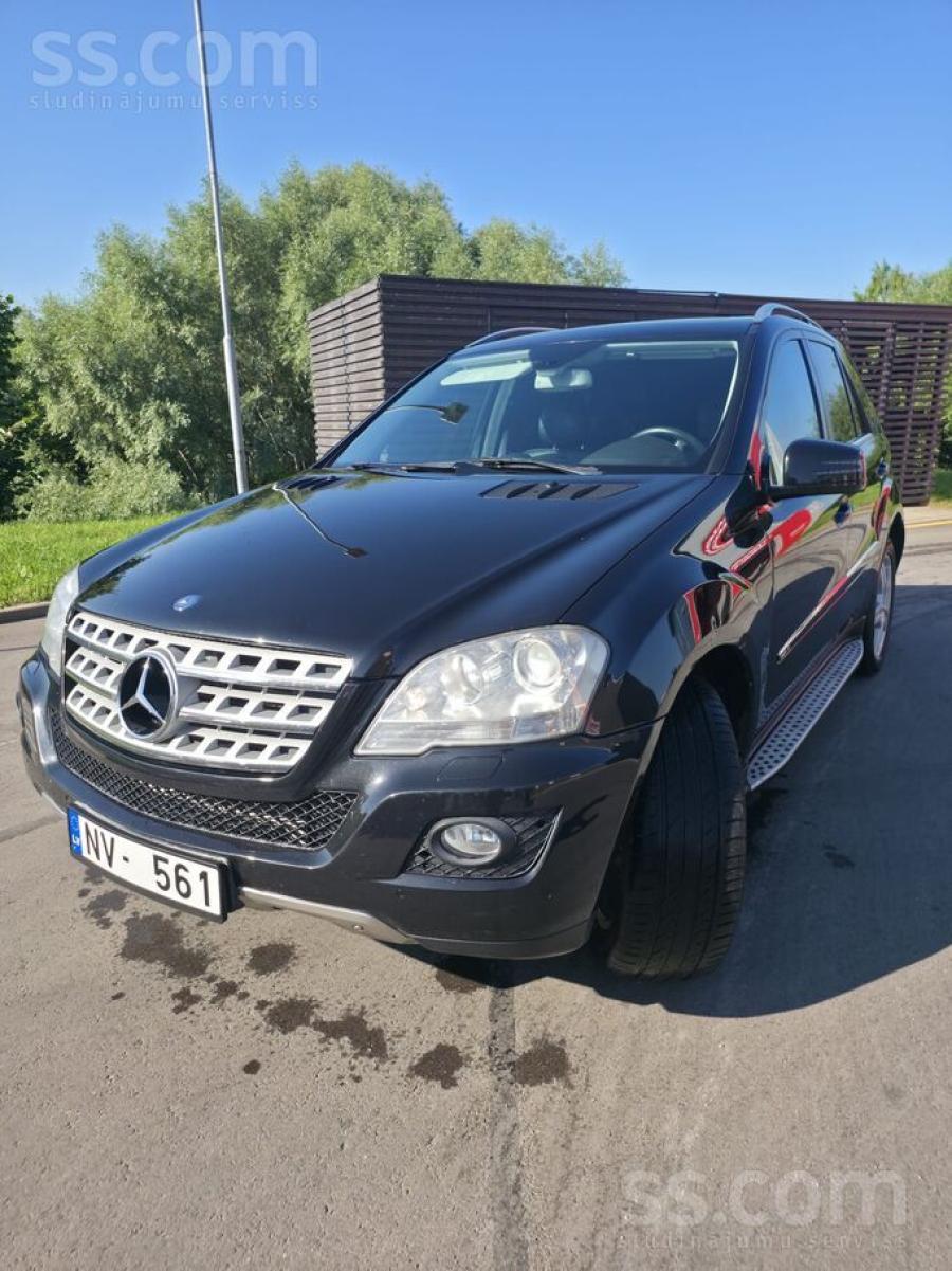 Black Mercedes-Benz ML 320 2009 in Ogre, with an engine capacity of 3.00 L and mileage of 372 thousand km for 7900 €, photo 15 on AUTOMOTO.COM.LV