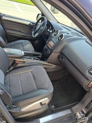 Black Mercedes-Benz ML 320 2009 in Klaipeda, with an engine capacity of 3.00 L and mileage of 338 thousand km for 5900 €, photo 5 on AUTOMOTO.COM.LV
