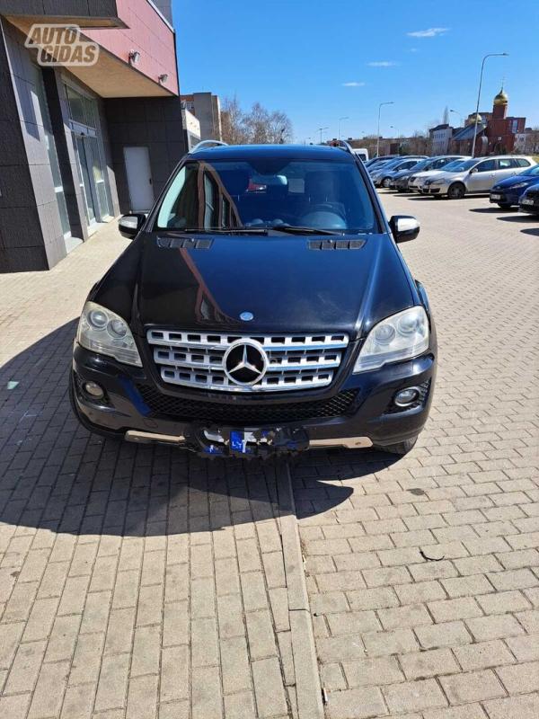Melns Mercedes-Benz ML 320 2009 Klaipėda, ar dzinēja tilpumu 3.00 L un nobraukumu 338 tūkst. km par 5900 €, foto 5 vietnē AUTOMOTO.COM.LV