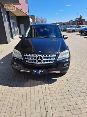 Black Mercedes-Benz ML 320 2009 in Klaipeda, with an engine capacity of 3.00 L and mileage of 338 thousand km for 5900 €, photo 6 on AUTOMOTO.COM.LV