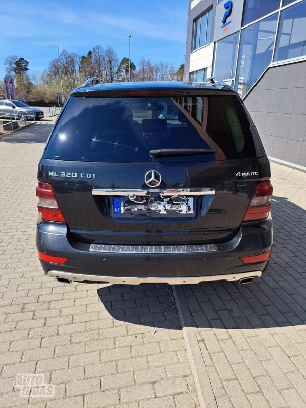 Melns Mercedes-Benz ML 320 2009 Klaipėda, ar dzinēja tilpumu 3.00 L un nobraukumu 338 tūkst. km par 5900 €, foto 6 vietnē AUTOMOTO.COM.LV
