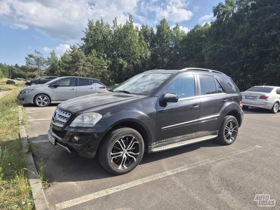 Black Mercedes-Benz ML 320 2009 in Klaipeda, with an engine capacity of 3.00 L and mileage of 338 thousand km for 5900 €, photo 15 on AUTOMOTO.COM.LV