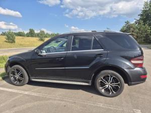 Black Mercedes-Benz ML 320 2009 in Klaipeda, with an engine capacity of 3.00 L and mileage of 338 thousand km for 5900 €, photo 16 on AUTOMOTO.COM.LV