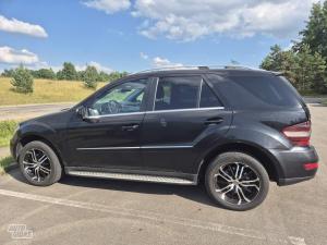 Black Mercedes-Benz ML 320 2009 in Klaipeda, with an engine capacity of 3.00 L and mileage of 338 thousand km for 5900 €, photo 17 on AUTOMOTO.COM.LV