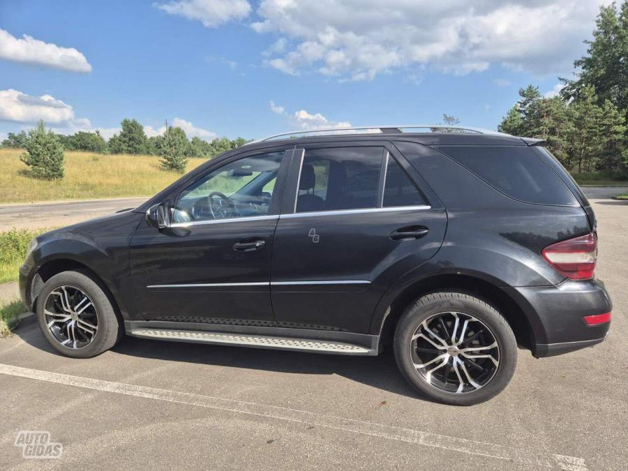 Black Mercedes-Benz ML 320 2009 in Klaipeda, with an engine capacity of 3.00 L and mileage of 338 thousand km for 5900 €, photo 17 on AUTOMOTO.COM.LV