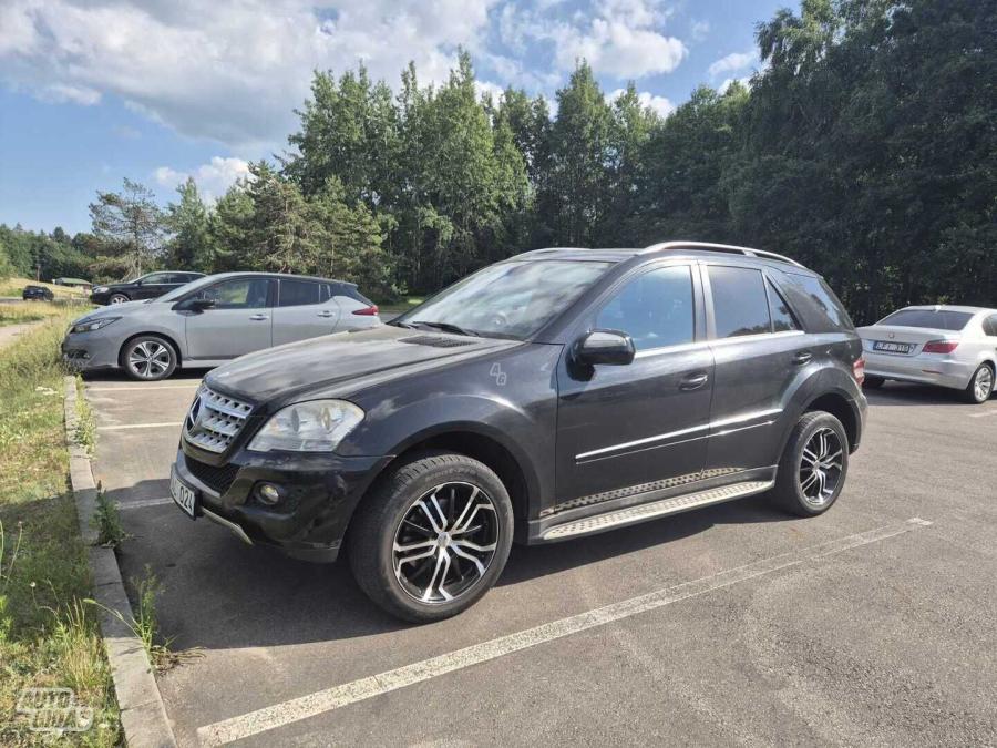 Black Mercedes-Benz ML 320 2009 in Klaipeda, with an engine capacity of 3.00 L and mileage of 338 thousand km for 5900 €, photo 18 on AUTOMOTO.COM.LV
