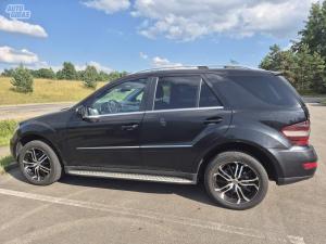 Black Mercedes-Benz ML 320 2009 in Klaipeda, with an engine capacity of 3.00 L and mileage of 338 thousand km for 5900 €, photo 20 on AUTOMOTO.COM.LV