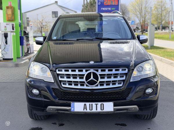 Black Mercedes-Benz ML 320 2009 in Taurage, with an engine capacity of 2.99 L and mileage of 248 thousand km for 8999 €, photo 2 on AUTOMOTO.COM.LV