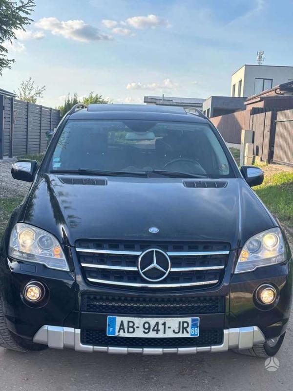 Black Mercedes-Benz ML 320 2009 in Vilnius, with an engine capacity of 3.00 L and mileage of 260 thousand km for 9200 €, photo 8 on AUTOMOTO.COM.LV