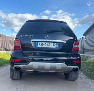 Black Mercedes-Benz ML 320 2009 in Vilnius, with an engine capacity of 3.00 L and mileage of 260 thousand km for 9200 €, photo 10 on AUTOMOTO.COM.LV