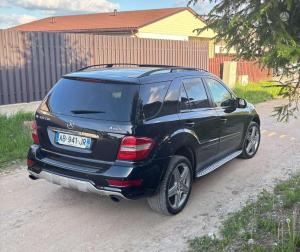 Black Mercedes-Benz ML 320 2009 in Vilnius, with an engine capacity of 3.00 L and mileage of 260 thousand km for 9200 €, photo 11 on AUTOMOTO.COM.LV