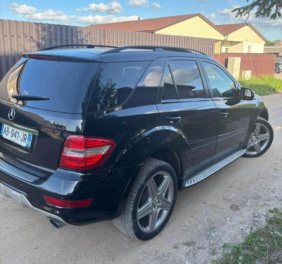 Black Mercedes-Benz ML 320 2009 in Vilnius, with an engine capacity of 3.00 L and mileage of 260 thousand km for 9200 €, photo 13 on AUTOMOTO.COM.LV