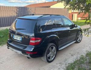 Black Mercedes-Benz ML 320 2009 in Vilnius, with an engine capacity of 3.00 L and mileage of 260 thousand km for 9200 €, photo 14 on AUTOMOTO.COM.LV