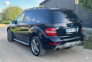 Black Mercedes-Benz ML 320 2009 in Vilnius, with an engine capacity of 3.00 L and mileage of 260 thousand km for 9200 €, photo 18 on AUTOMOTO.COM.LV