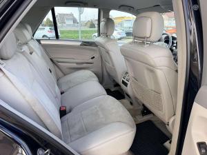 Melns Mercedes-Benz ML 320 2009 Tauragė, ar dzinēja tilpumu 2.99 L un nobraukumu 248 tūkst. km par 8499 €, foto 30 vietnē AUTOMOTO.COM.LV