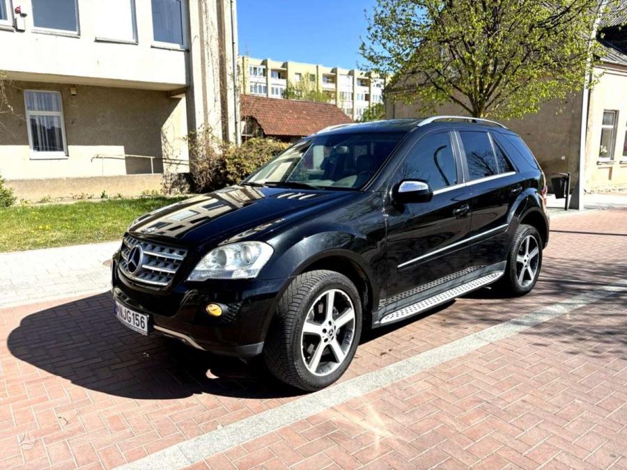 Черный Мерседес МЛ 320 2009 в Пакруойис, объемом двигателя 3.00 л и пробегом 310 тыс. км за 7200 €, фото 1 на AUTOMOTO.COM.LV