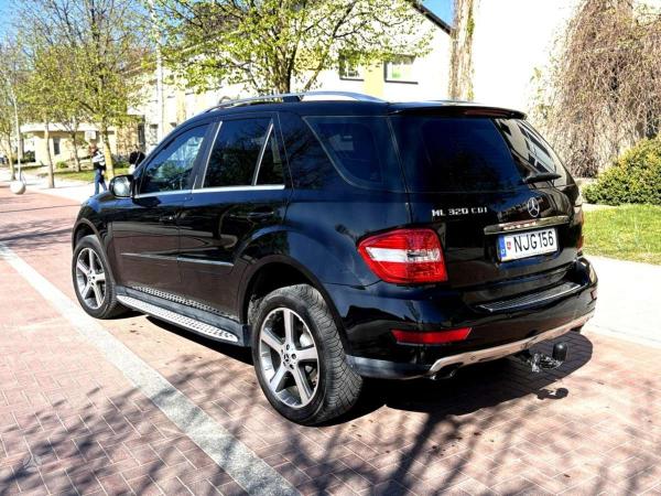 Melns Mercedes-Benz ML 320 2009 Pakruojis, ar dzinēja tilpumu 3.00 L un nobraukumu 310 tūkst. km par 7200 €, foto 3 vietnē AUTOMOTO.COM.LV