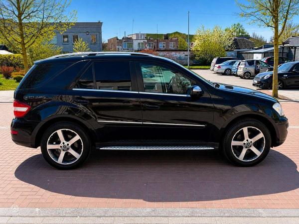 Melns Mercedes-Benz ML 320 2009 Pakruojis, ar dzinēja tilpumu 3.00 L un nobraukumu 310 tūkst. km par 7200 €, foto 5 vietnē AUTOMOTO.COM.LV