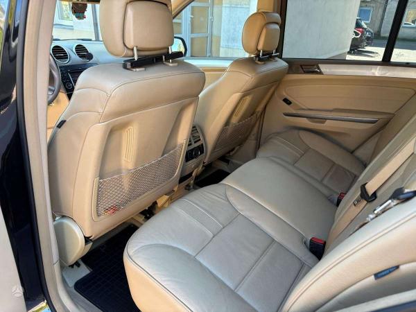Melns Mercedes-Benz ML 320 2009 Pakruojis, ar dzinēja tilpumu 3.00 L un nobraukumu 310 tūkst. km par 7200 €, foto 9 vietnē AUTOMOTO.COM.LV