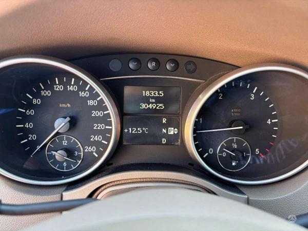 Melns Mercedes-Benz ML 320 2009 Pakruojis, ar dzinēja tilpumu 3.00 L un nobraukumu 310 tūkst. km par 7200 €, foto 10 vietnē AUTOMOTO.COM.LV