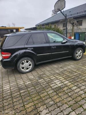 Melns Mercedes-Benz ML 320 2007 Kauņa, ar dzinēja tilpumu 3.00 L un nobraukumu 230 tūkst. km par 4800 €, foto 4 vietnē AUTOMOTO.COM.LV