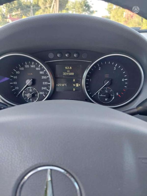 Black Mercedes-Benz ML 320 2009 in Vilnius, with an engine capacity of 3.00 L and mileage of 331 thousand km for 8600 €, photo 8 on AUTOMOTO.COM.LV