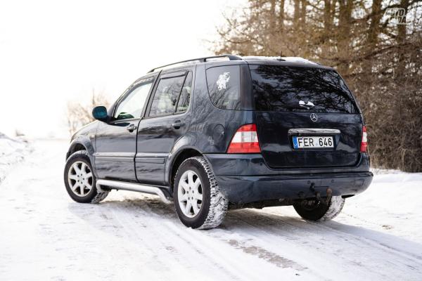Zils Mercedes-Benz ML 320 1999 Viļņa, ar dzinēja tilpumu 3.20 L un nobraukumu 300 tūkst. km par 1850 €, foto 2 vietnē AUTOMOTO.COM.LV