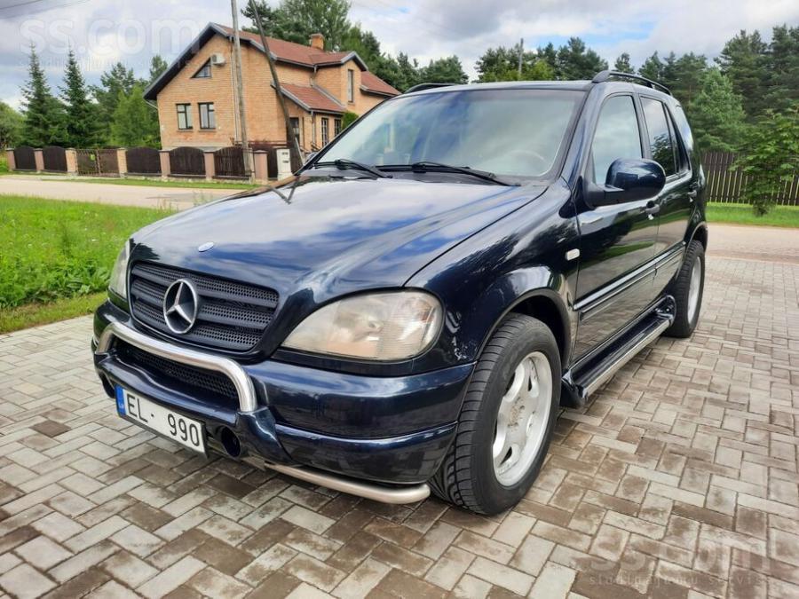 Blue Mercedes-Benz ML 320 1999 in Jekabpils, with an engine capacity of 3.20 L and mileage of 437 thousand km for 4700 €, photo 1 on AUTOMOTO.COM.LV