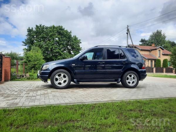 Blue Mercedes-Benz ML 320 1999 in Jekabpils, with an engine capacity of 3.20 L and mileage of 437 thousand km for 4700 €, photo 2 on AUTOMOTO.COM.LV