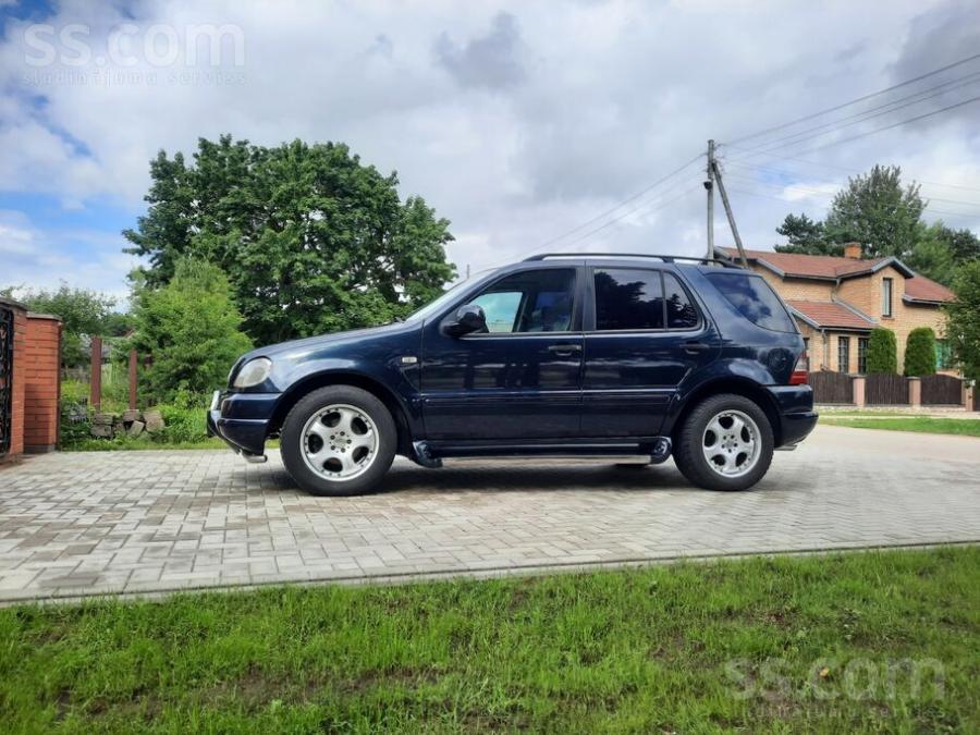 Blue Mercedes-Benz ML 320 1999 in Jekabpils, with an engine capacity of 3.20 L and mileage of 437 thousand km for 4700 €, photo 3 on AUTOMOTO.COM.LV