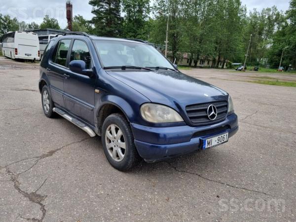 Blue Mercedes-Benz ML 320 1999 in Riga, with an engine capacity of 3.20 L and mileage of 341 thousand km for 3500 €, photo 1 on AUTOMOTO.COM.LV