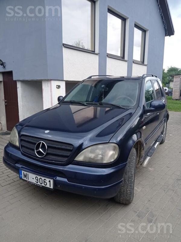 Blue Mercedes-Benz ML 320 1999 in Riga, with an engine capacity of 3.20 L and mileage of 341 thousand km for 3500 €, photo 4 on AUTOMOTO.COM.LV
