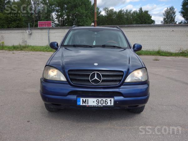 Синий Мерседес МЛ 320 1999 в Рига, объемом двигателя 3.20 л и пробегом 0 тыс. км за 2850 €, фото 3 на AUTOMOTO.COM.LV