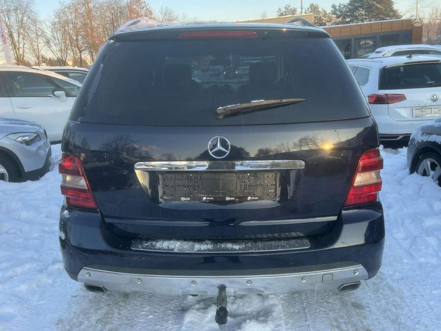 Zils Mercedes-Benz ML 320 2006 Kauņa, ar dzinēja tilpumu 3.00 L un nobraukumu 340 tūkst. km par 5000 €, foto 4 vietnē AUTOMOTO.COM.LV