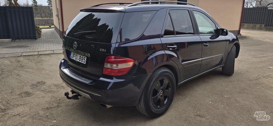 Zils Mercedes-Benz ML 320 2006 Kretinga, ar dzinēja tilpumu 3.00 L un nobraukumu 365 tūkst. km par 4999 €, foto 5 vietnē AUTOMOTO.COM.LV
