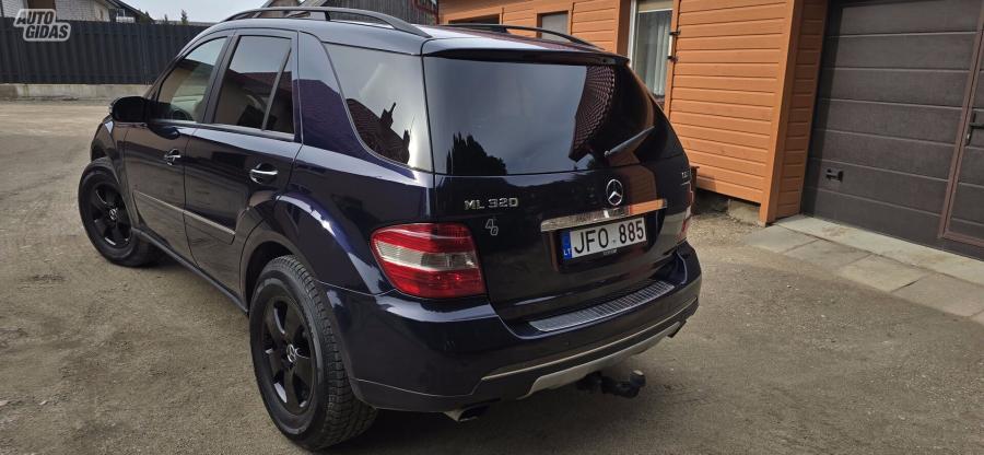 Zils Mercedes-Benz ML 320 2006 Kretinga, ar dzinēja tilpumu 3.00 L un nobraukumu 365 tūkst. km par 4999 €, foto 6 vietnē AUTOMOTO.COM.LV