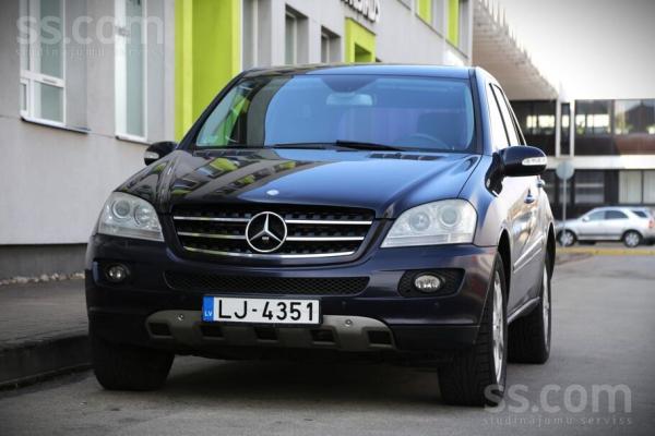 Blue Mercedes-Benz ML 320 2006 in Riga, with an engine capacity of 3.00 L and mileage of 330 thousand km for 4995 €, photo 1 on AUTOMOTO.COM.LV