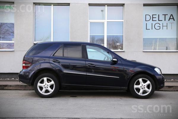 Blue Mercedes-Benz ML 320 2006 in Riga, with an engine capacity of 3.00 L and mileage of 330 thousand km for 4995 €, photo 3 on AUTOMOTO.COM.LV
