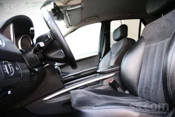 Blue Mercedes-Benz ML 320 2006 in Riga, with an engine capacity of 3.00 L and mileage of 330 thousand km for 4995 €, photo 8 on AUTOMOTO.COM.LV