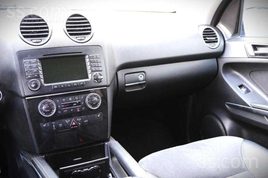 Zils Mercedes-Benz ML 320 2006 Rīga, ar dzinēja tilpumu 3.00 L un nobraukumu 330 tūkst. km par 4995 €, foto 11 vietnē AUTOMOTO.COM.LV